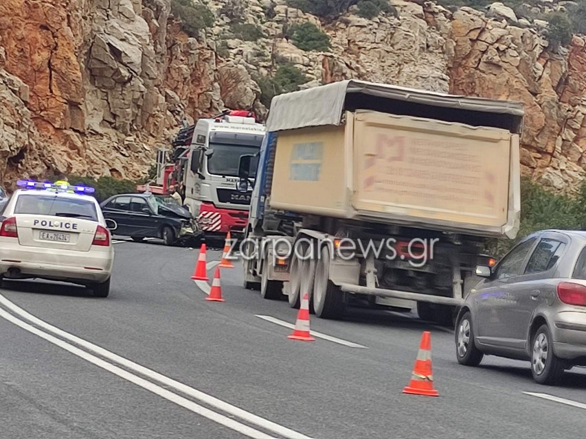 Τροχαίο σοκ με εγκλωβισμό στην Κρήτη: Αυτοκίνητο συγκρούστηκε με ...