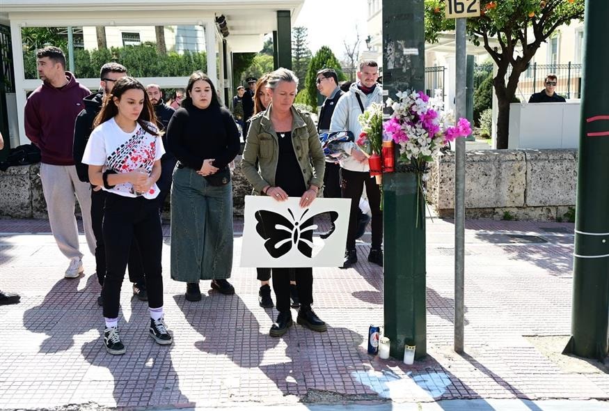 Τροχαίο στη Βουλή – Ξεσπά η μητέρα του Ιάσονα για τον αστυνομικό: «Ούτε ...