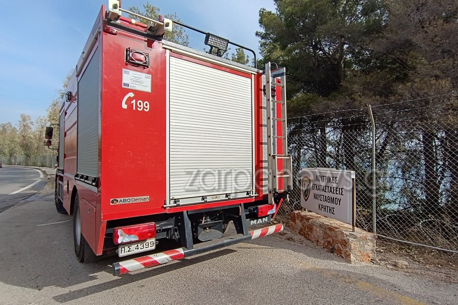 Χανιά | Οριοθετημένη η φωτιά στον Ναύσταθμο Σούδας – Πυροσβεστικές ...