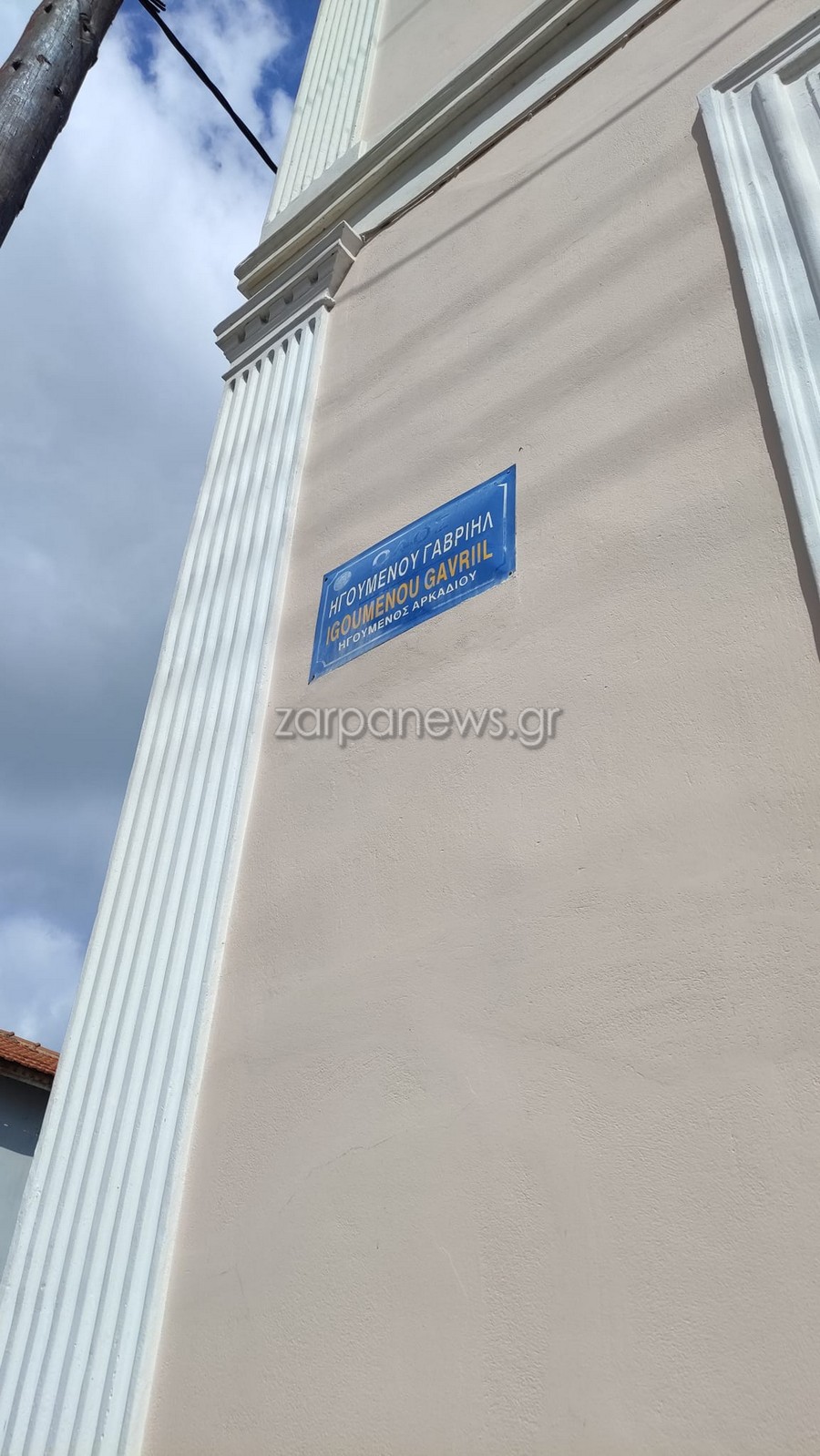 Εμείς στα Χανιά έτσι τους βάζουμε τους στύλους – Πάνω στις ράμπες των ...