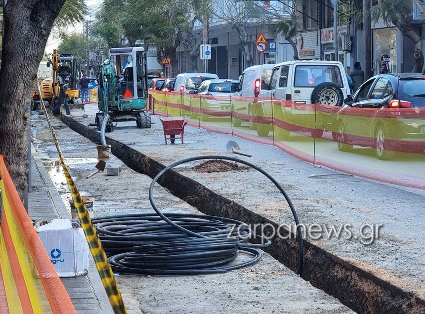 Χανιά | Επιτέλους! Φτιάχνουν τα διαλυμένα πεζοδρόμια στην Κυδωνίας ...