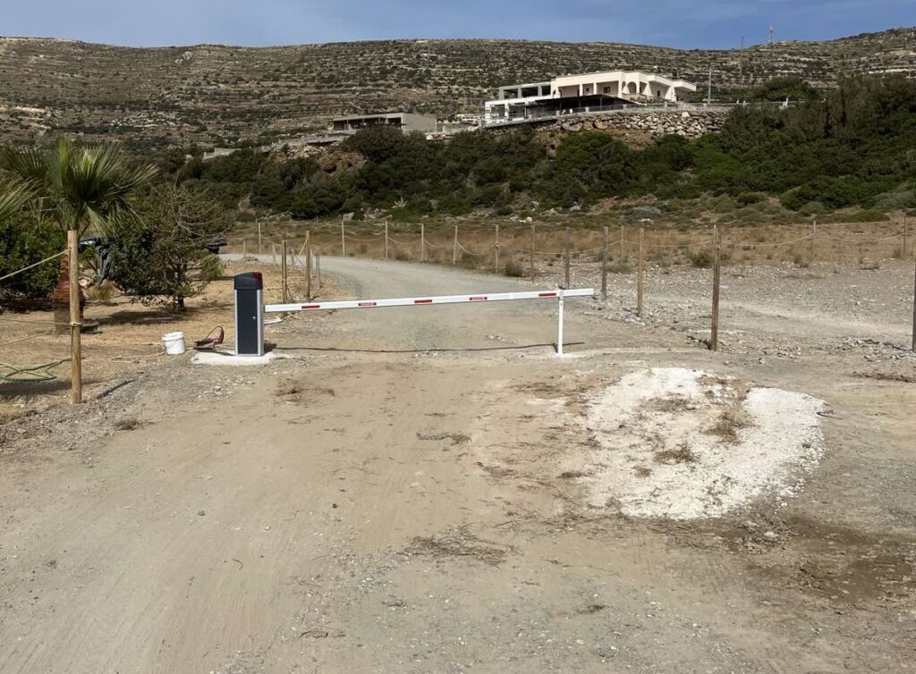 Χανιά | Πάρκινγκ τέλος στα Φαλάσαρνα – Μπήκε μπάρα με τις “ευλογίες ...