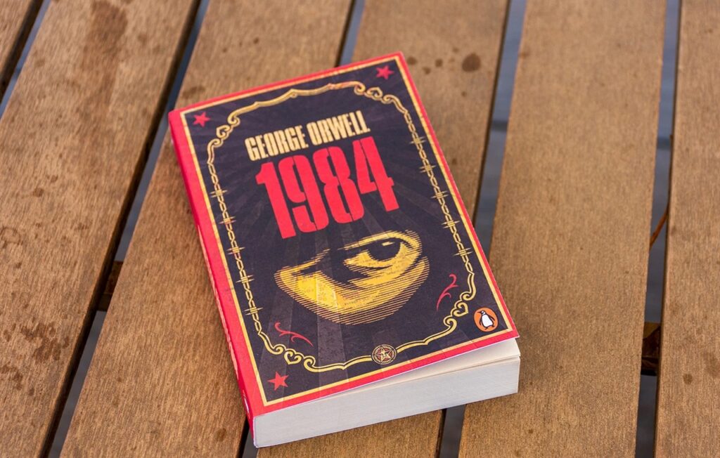 Σαν σήμερα εκδίδεται το «1984» του Τζορτζ Όργουελ – Ο προφητικός «Big ...
