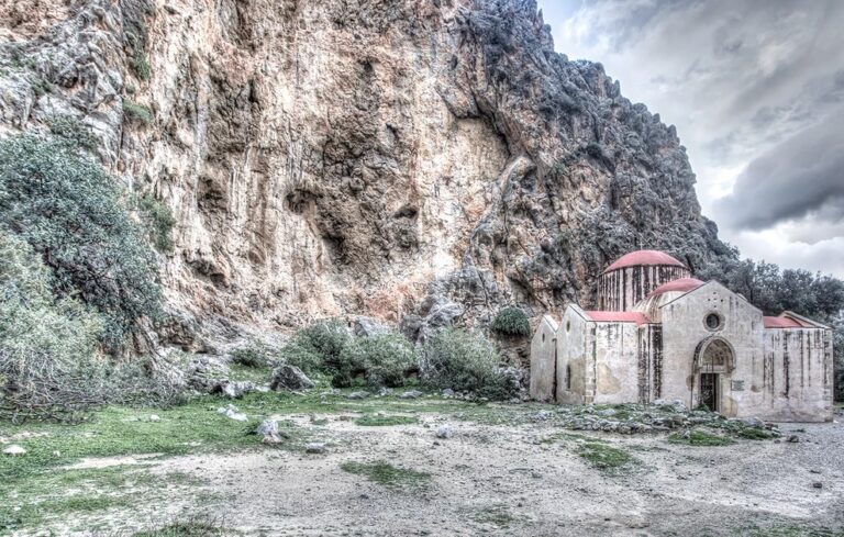 Η καλά κρυμμένη παραλία της Κρήτης που θυμίζει… επίγειο παράδεισο ...