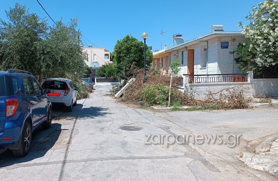 Χανιά | Ο δρόμος έγινε… αχούρι – Κλαδιά, σακούλες κι ένα στρώμα ...