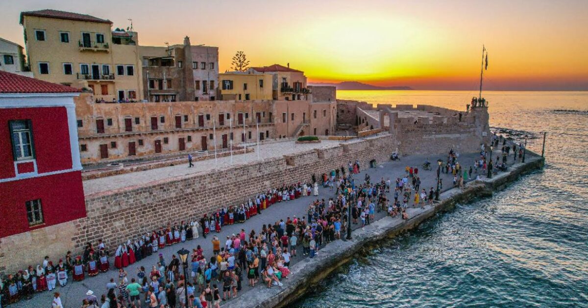 «Χορεύουμε και τραγουδούμε αντάμα»: Κρήτη και Κύπρος μαζί, στην ...