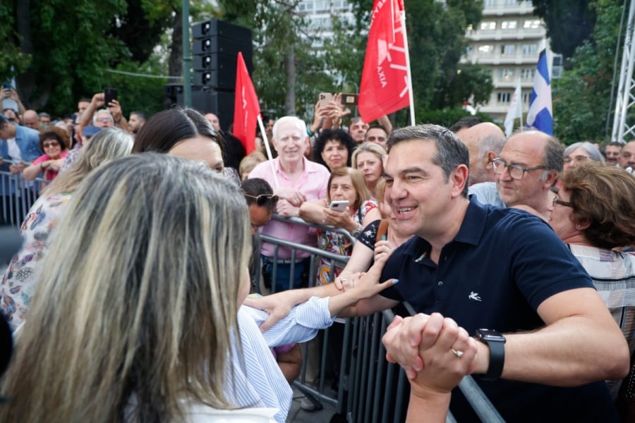 «Αλέξη γερά…» – Θερμή υποδοχή Τσίπρα στο Σύνταγμα | Video | zarpanews.gr