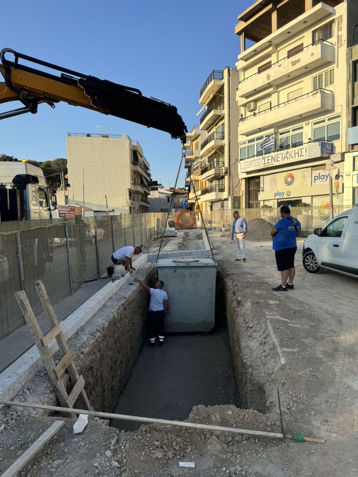 Ξεκίνησε η τοποθέτηση υπόγειων κάδων απορριμμάτων και στο κέντρο του ...