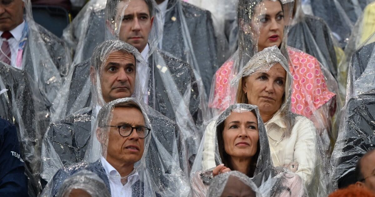 Μητσοτάκης και Μαρέβα στα νάιλον μούσκεμα | Photos | zarpanews.gr