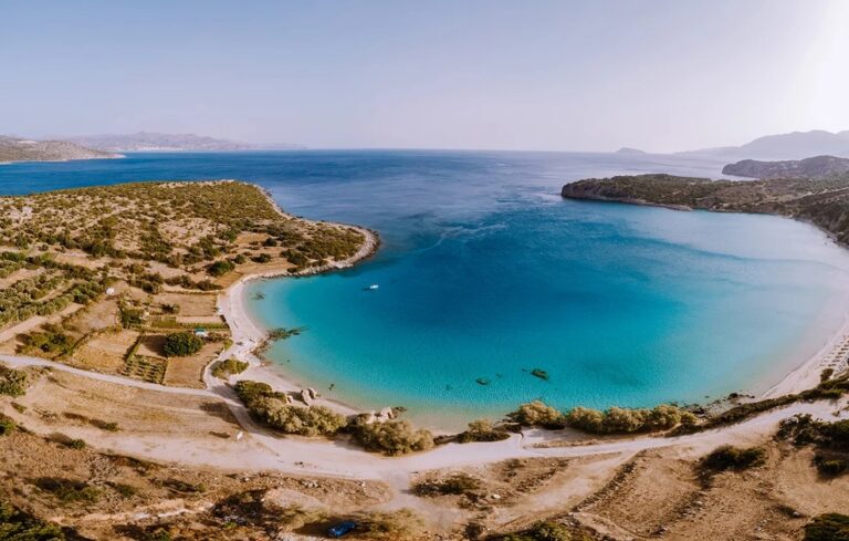 Μία από τις ομορφότερες παραλίες της Κρήτης με πεντακάθαρα νερά – Δεν ...