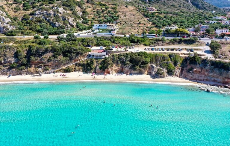 Μία από τις ομορφότερες παραλίες της Κρήτης με πεντακάθαρα νερά – Δεν ...