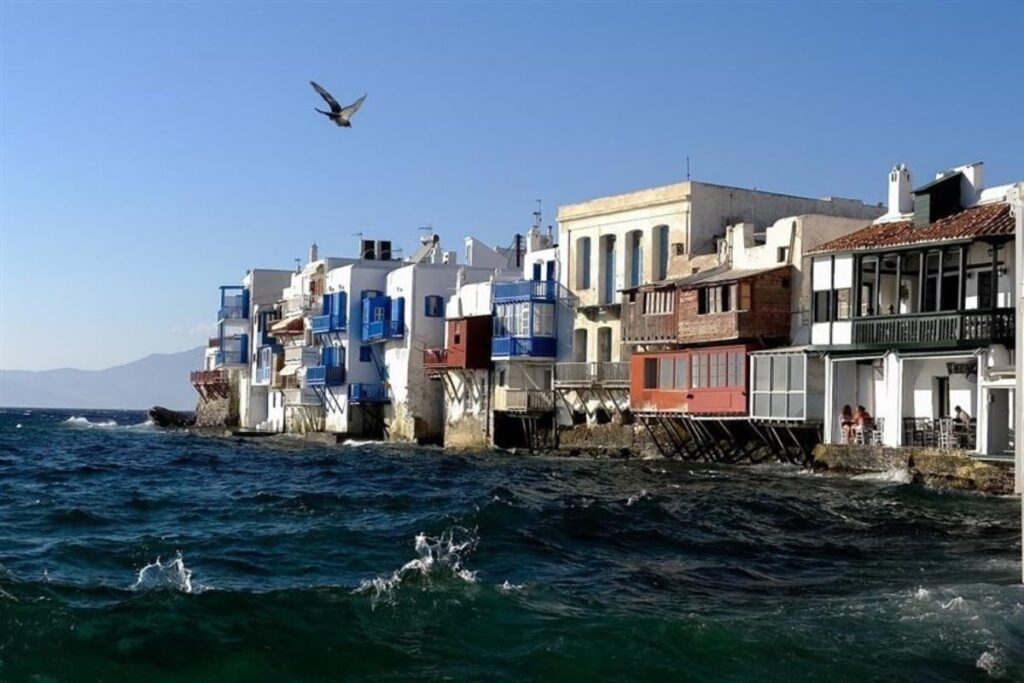 Σάλος με αστυνομικούς στη Μύκονο: Ξυλοκόπησαν διαβητικό που πέρασαν για ...