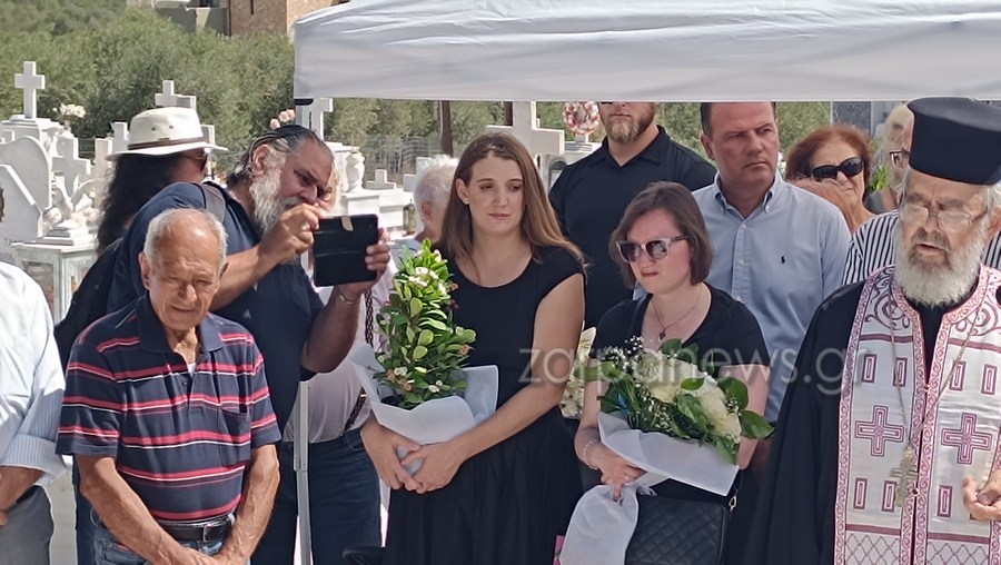 Χανιά | Συγκίνηση στο μνημόσυνο του Μίκη Θεοδωράκη – “Είναι πάντα εδώ ...