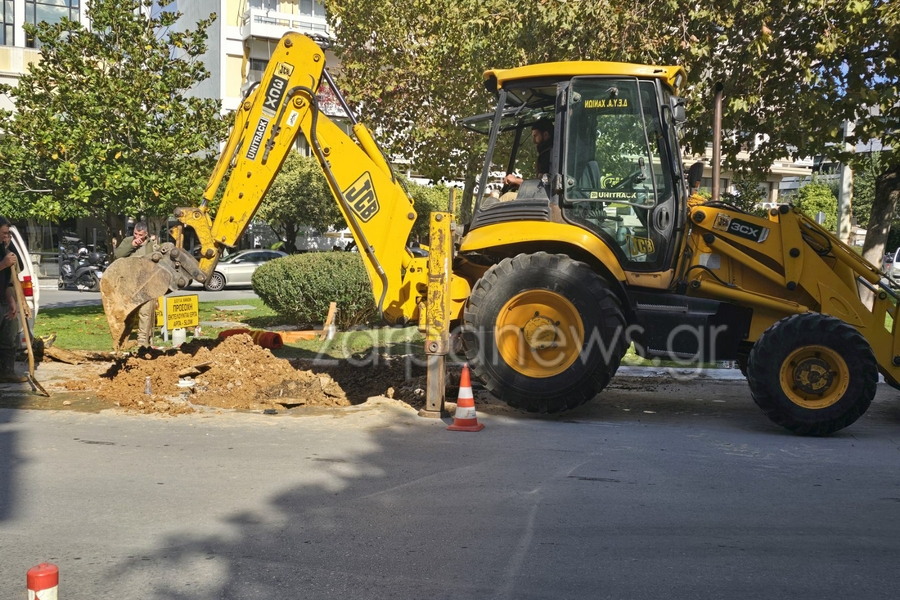 Έσπασε αγωγός νερού στην Πλατεία Δικαστηρίων – Αγώνας δρομου από την ...