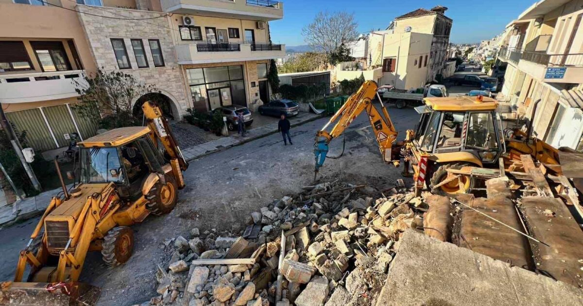 Ετοιμόρροπο κτίριο κατεδάφισε ο δήμος Χανίων – Τι θα κάνουν στο σημείο ...