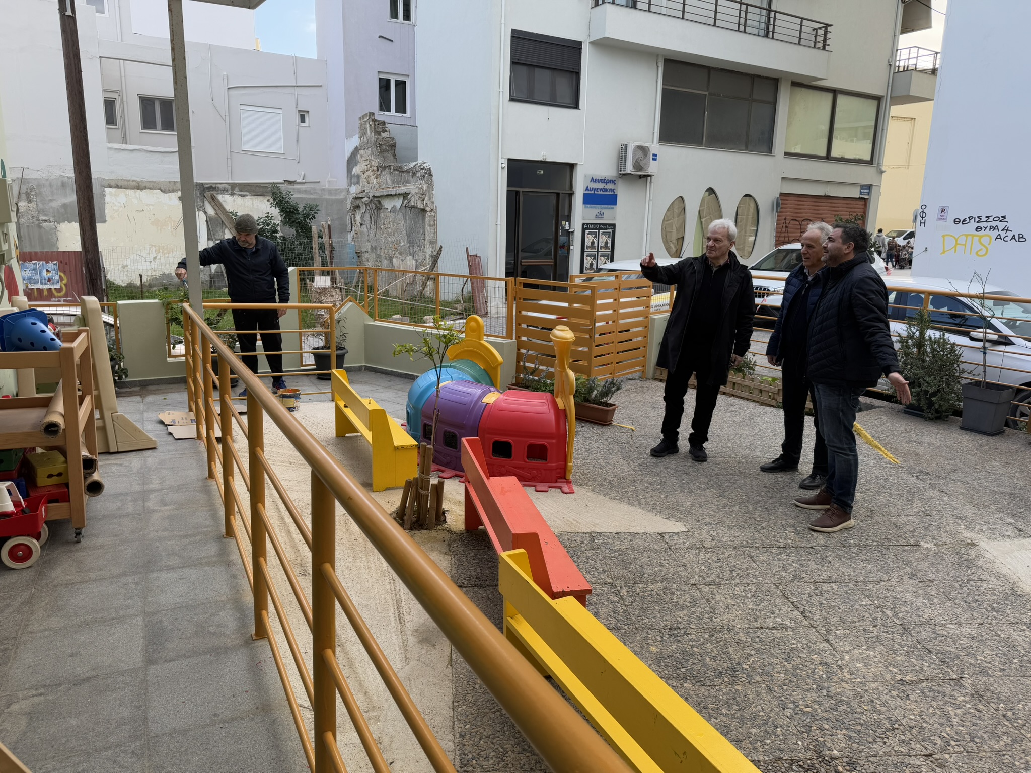 Ράμπες και τουαλέτες για ΑΜΕΑ σε 75 σχολικά κτήρια του Δήμου Ηρακλείου ...