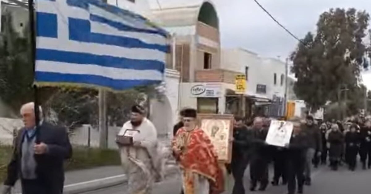 Ξεκίνησαν δεήσεις και λιτανείες σε Σαντορίνη και Αμοργό για τους ...