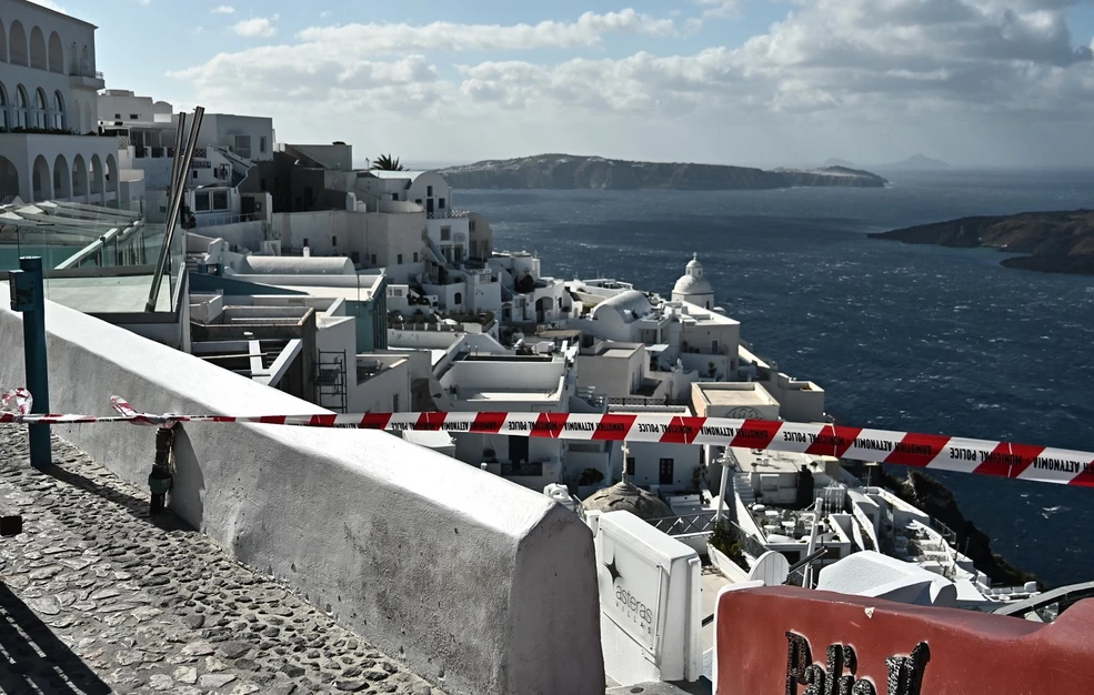Σαντορίνη: Σε κατάσταση έκτακτης ανάγκης ο Δήμος Θήρας, λόγω των ...