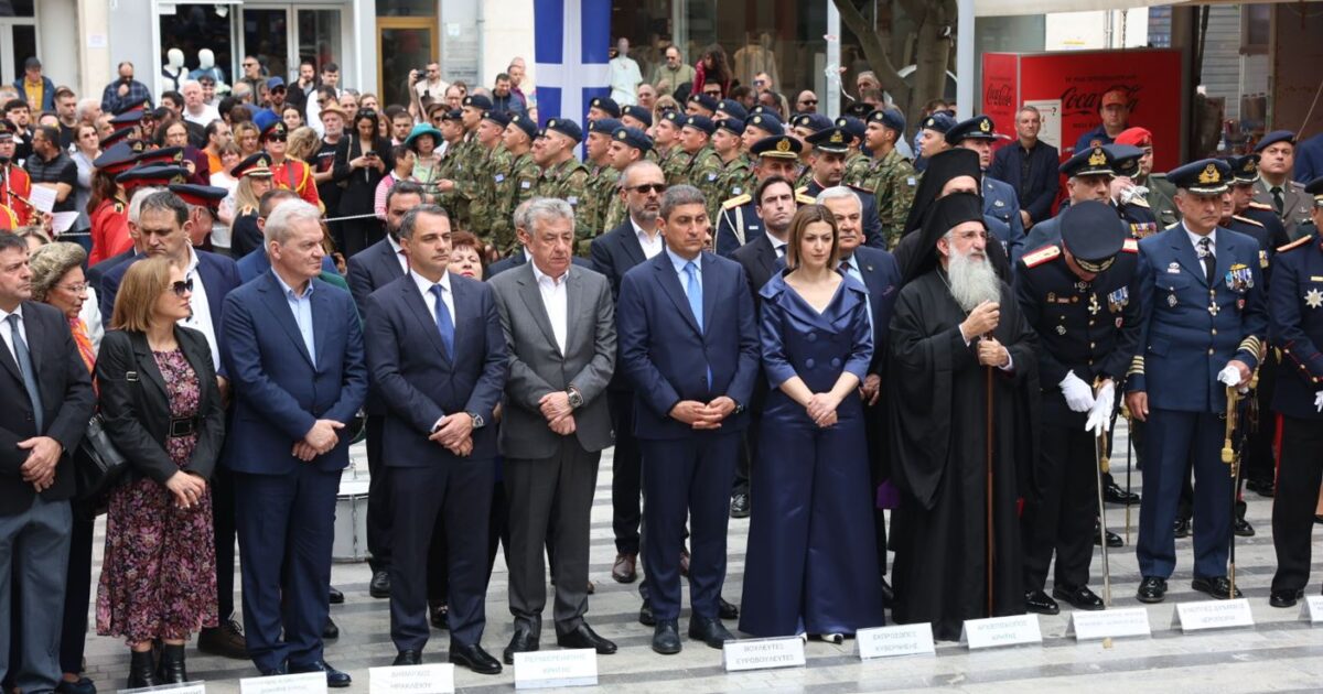 Ηράκλειο: Επιμνημόσυνη δέηση και κατάθεση στεφάνων για την 25η Μαρτίου ...