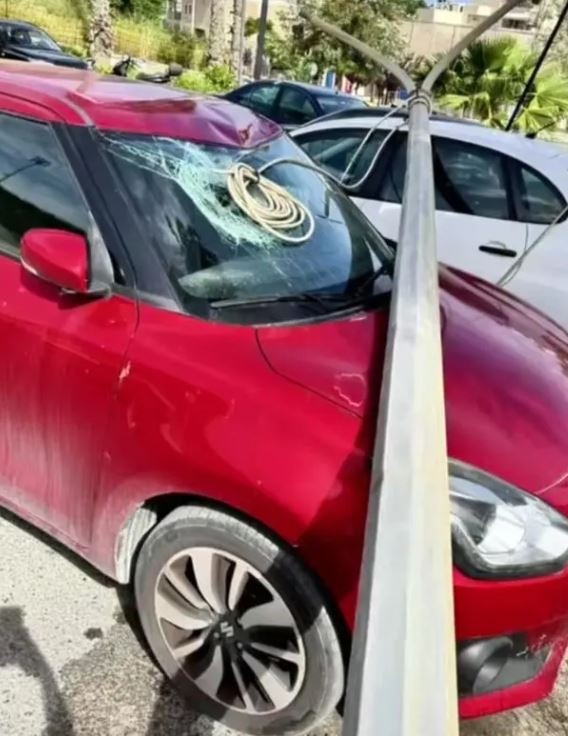 Κρήτη | Κολώνα φωτισμού «προσγειώθηκε» σε αυτοκίνητο | Photos ...