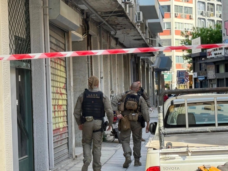 Ένα κιλό εκρηκτικά και πυροκροτητές στο διαμέρισμα που έμενε η 39χρονη ...