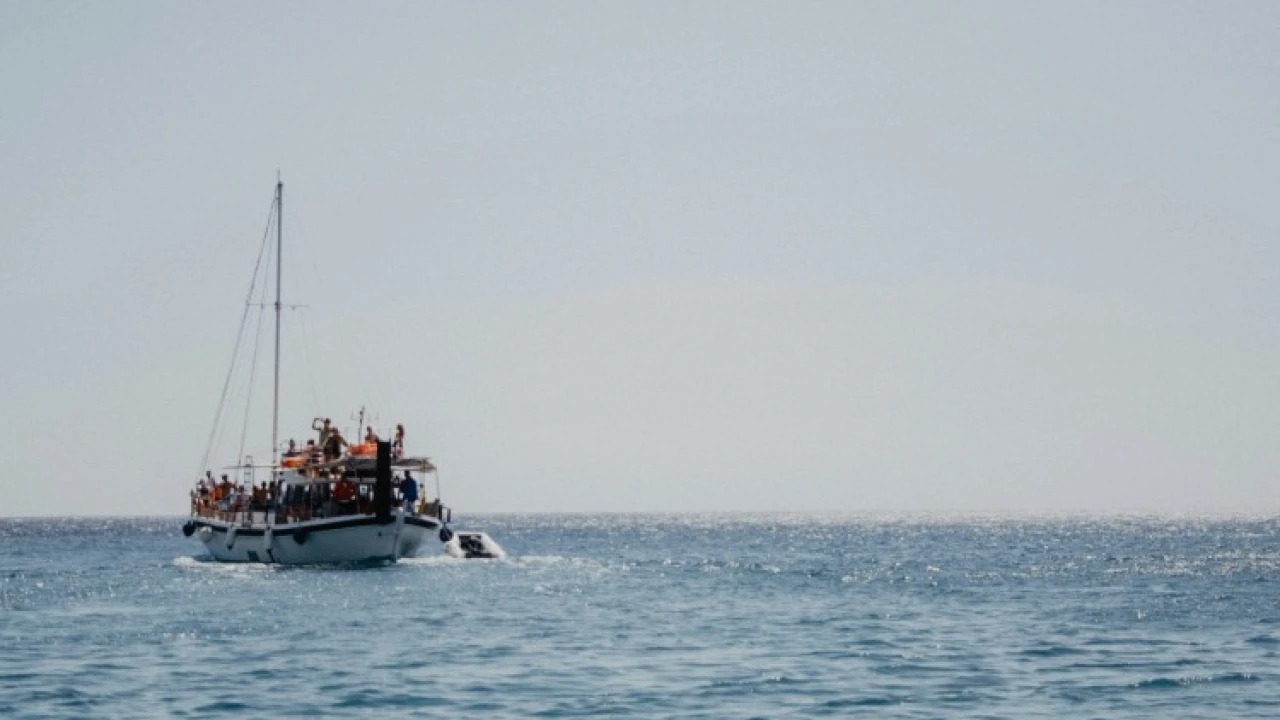 «Χάθηκε η μπάλα» με τις μεταναστευτικές ροές – «Ξέφραγο αμπέλι» Κρήτη ...