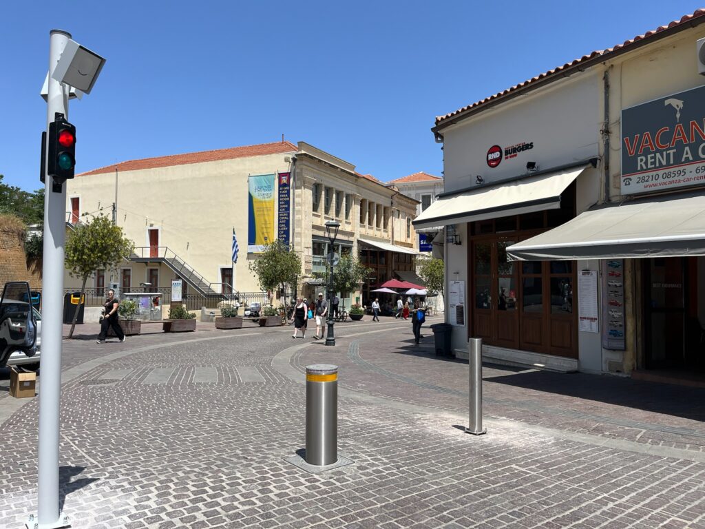 Επίσημα σε λειτουργία οι νέες βυθιζόμενες μπάρες του Δήμου Χανίων στην ...