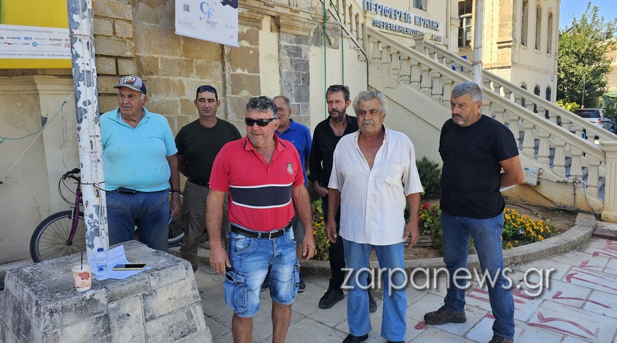Χανιά | Παράσταση διαμαρτυρίας από τους αγρότες για τους ψεκασμούς ...