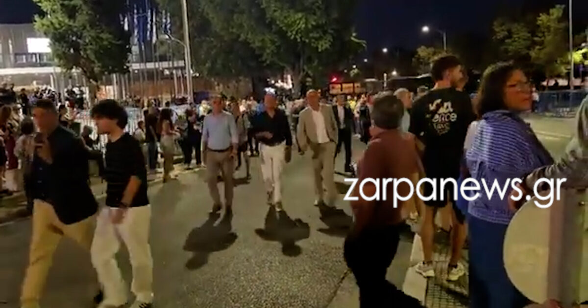 “Οπεκεπέδες, δολοφόνοι” – Πολίτες αποδοκιμάζουν το κοινό στην έξοδο από ...