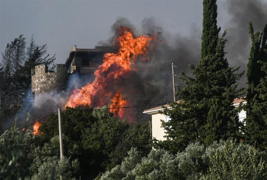 Συνελήφθη ιερέας για εμπρησμό στο Μαρκοπούλο | zarpanews.gr