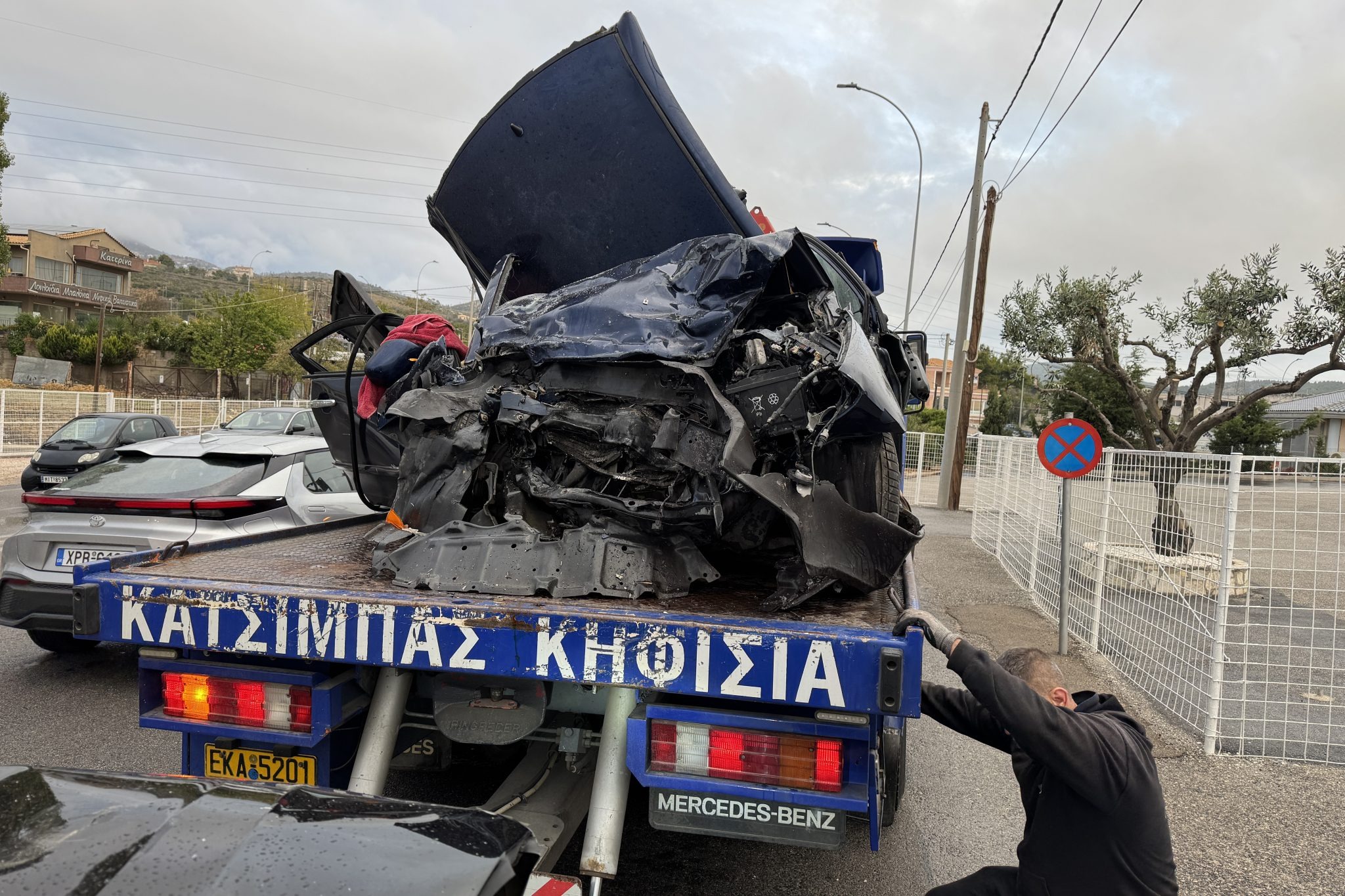 Πώς έγινε το τροχαίο με τους τρεις νεκρούς – Στα 20 μέτρα εκτοξεύτηκαν ...