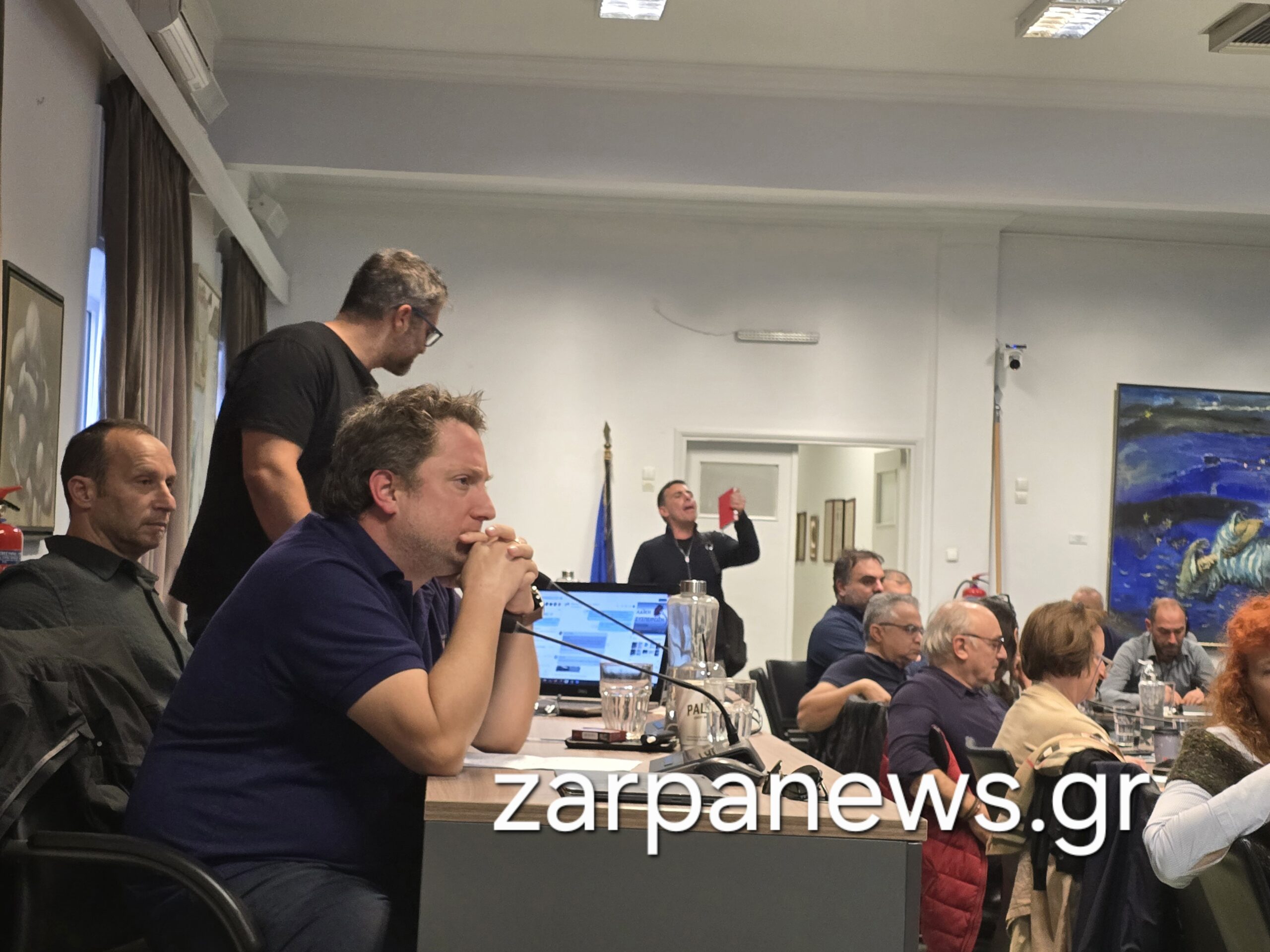 «Είναι πολιτική αλητεία, δολοφονία χαρακτήρων» – Ένταση και αποχωρήσεις ...