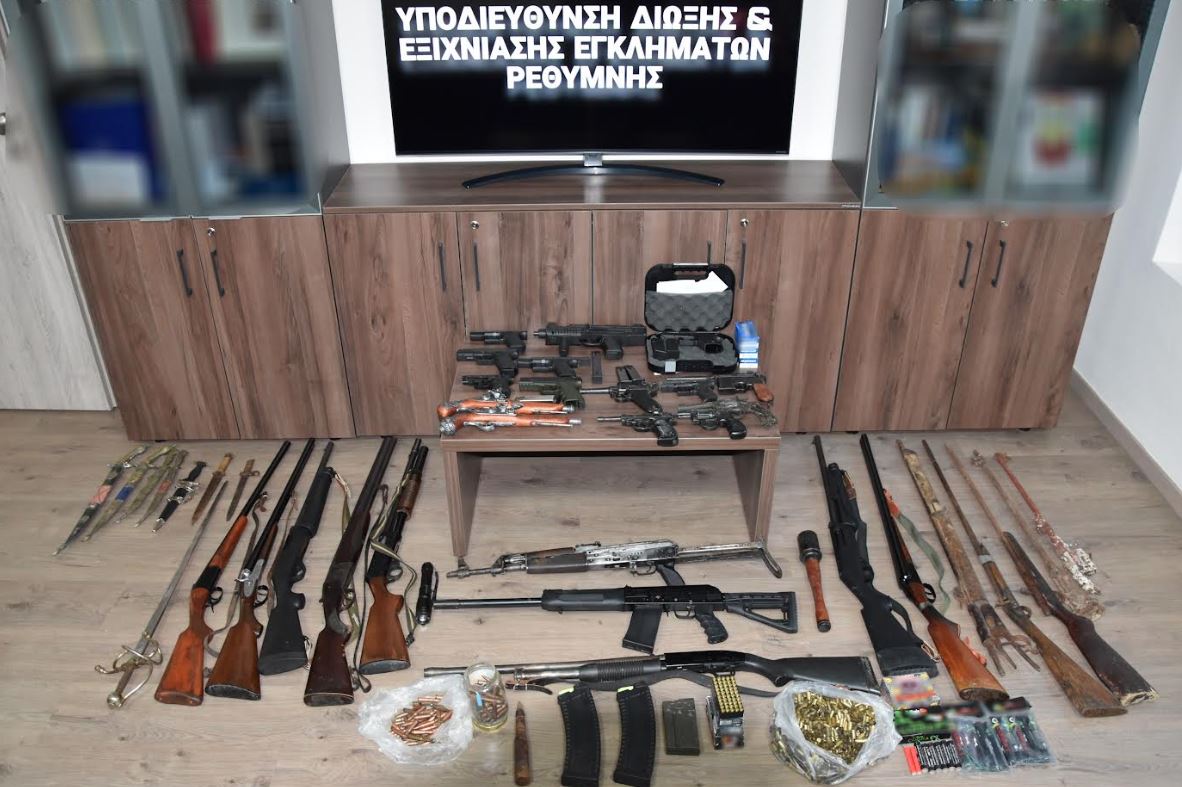 Κρήτη | Αστυνομικοί «ξέθαψαν» πάνω από 17 όπλα – Πέντε συλλήψεις στο ...