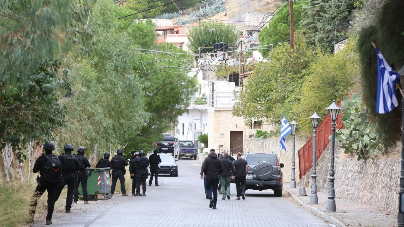 Πανελλήνιο σοκ από το μακελειό στην Κρήτη: Οικογένειες πήραν τα όπλα ...