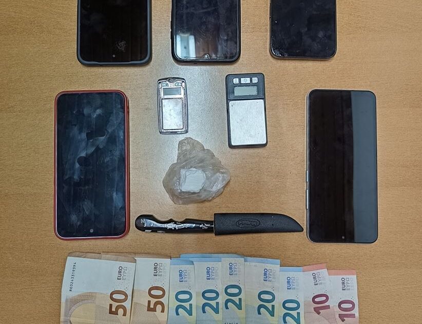 Κρήτη | Πιάστηκαν με κοκαϊνη, μαχαίρι, ζυγαριές και κινητά – Χειροπέδες ...