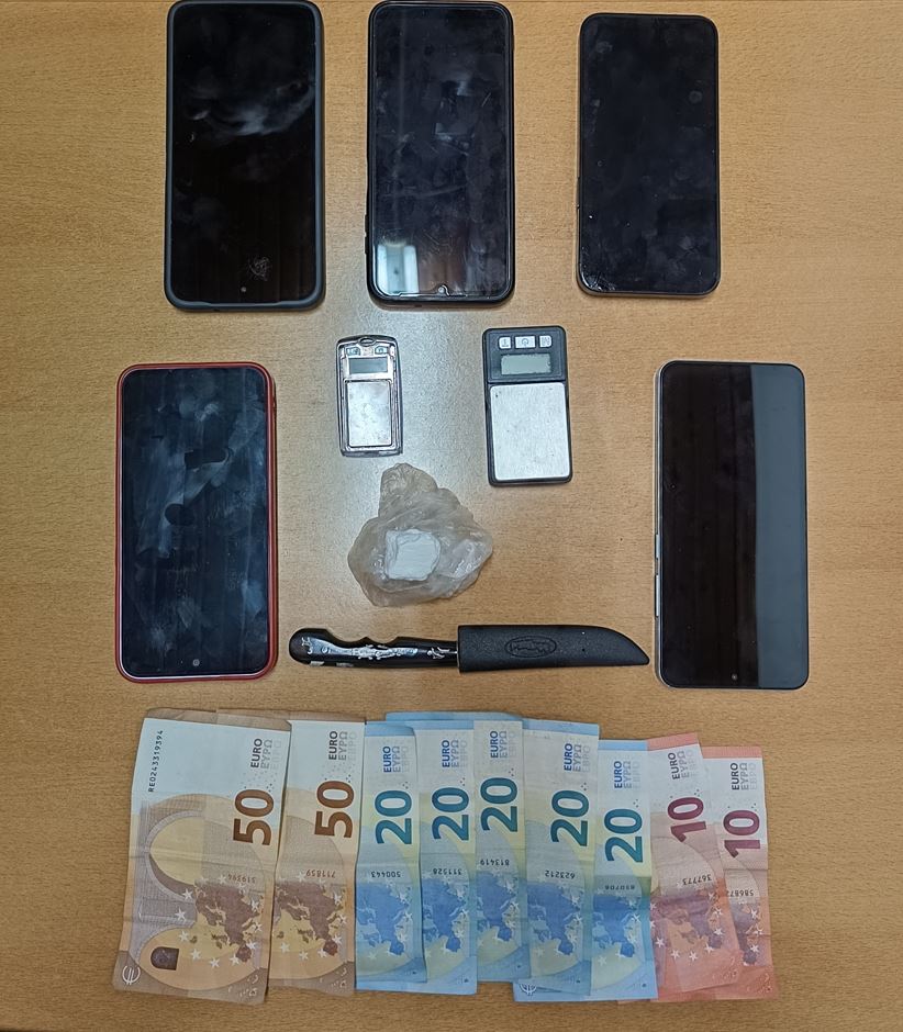 Κρήτη | Πιάστηκαν με κοκαϊνη, μαχαίρι, ζυγαριές και κινητά – Χειροπέδες ...