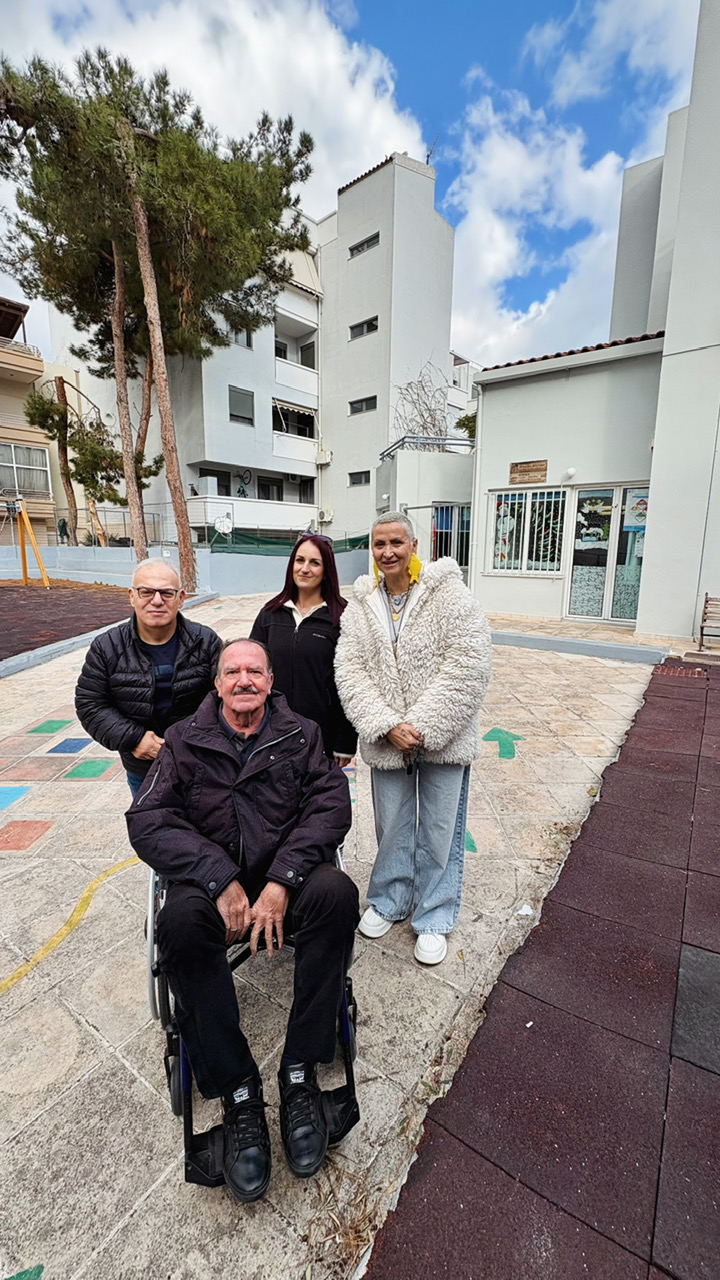 Παράδοση τάμπλετ στο 3ο Ειδικό Δημοτικό Σχολείο από το Νομαρχιακό ...